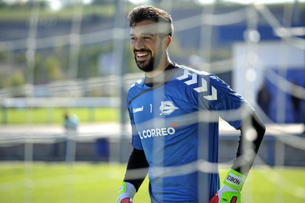 Fernando pacheco (alavés), el portero del líder... | Marca.com