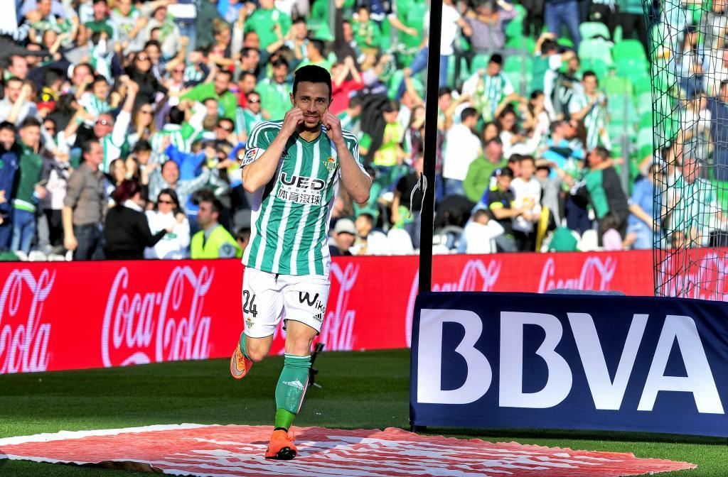 Rubén castro celebra el único gol del partido y... | Marca.com