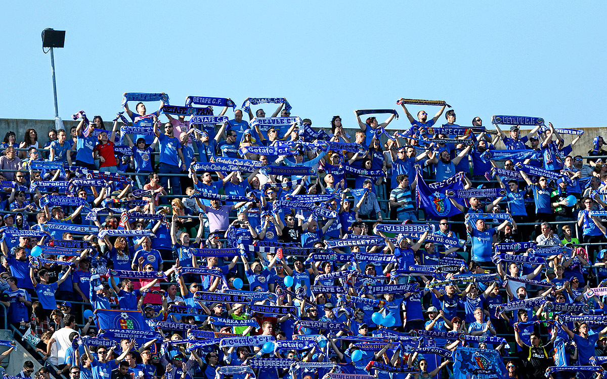 Afición del getafe en las gradas | Marca.com
