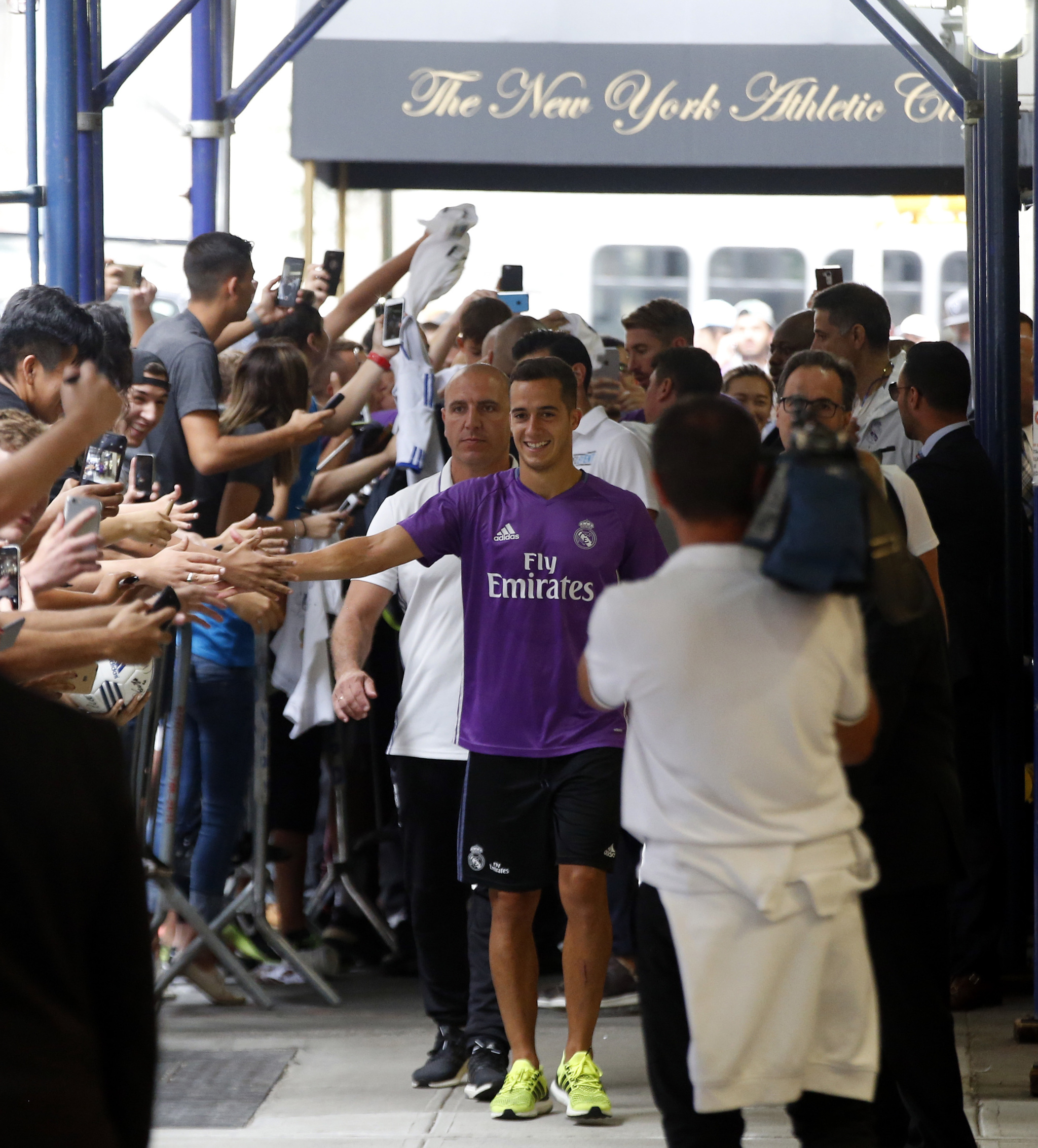 Real Madrid draw a crowd in NYC - Foto 2 de 8 | MARCA English
