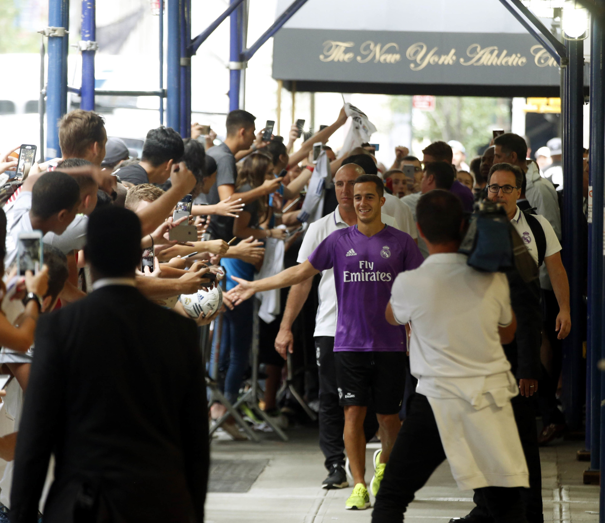 Real Madrid draw a crowd in NYC - Foto 5 de 8 | MARCA English