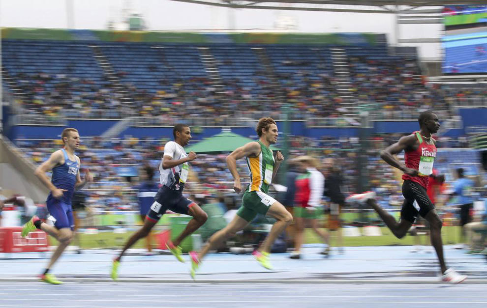 Los 800 metros ya han arrancado. en la imagen, una... | Marca.com