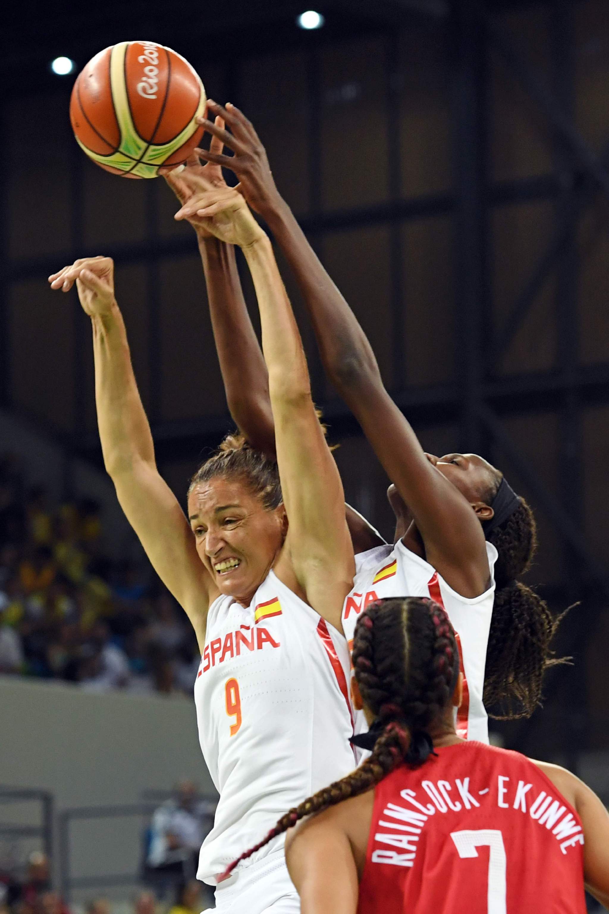 Astou Ndour, el intimidador muro español de 2,05 m. - Foto 7 de 9 ...