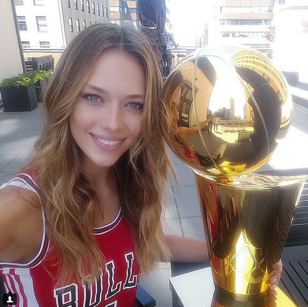 Hannah Ferguson Sports Illustrated Model And Nba Fan Foto 1 De 21