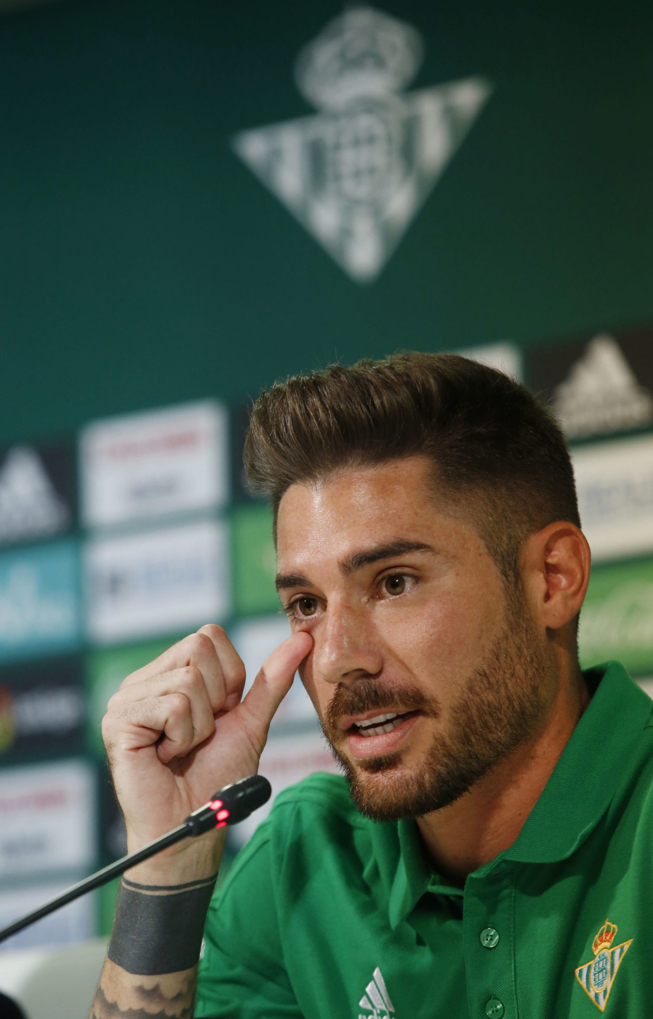 Javi garcía, durante su presentación con el... | MARCA.com