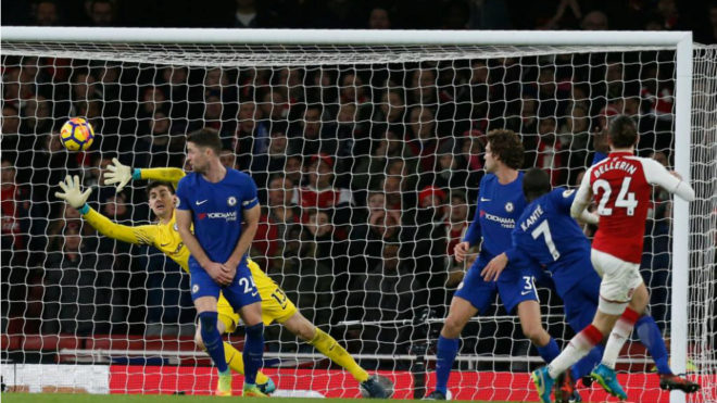 Arsenal vs Chelsea: Arsenal fight to hold off controversial Chelsea ...