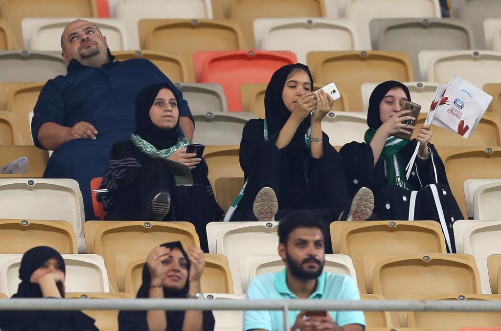 Photos from the day Saudi Arabian women attended football for the first ...