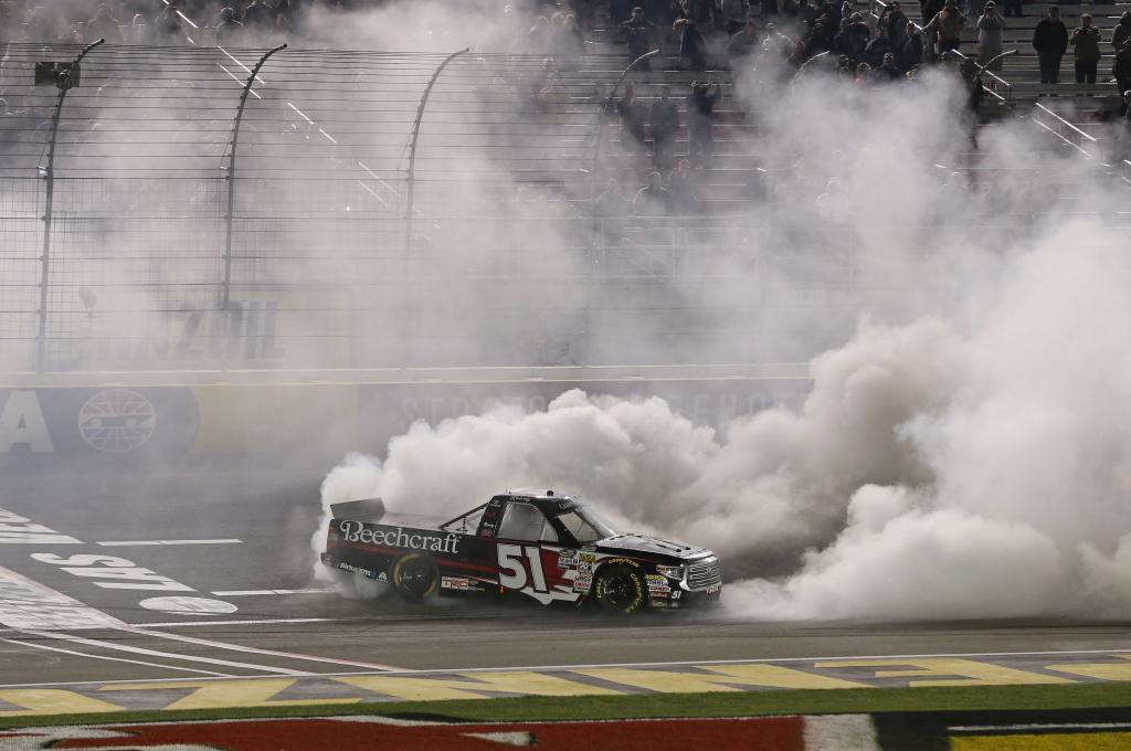 Celebración de kyle busch, conductor del cessna... | MARCA.com
