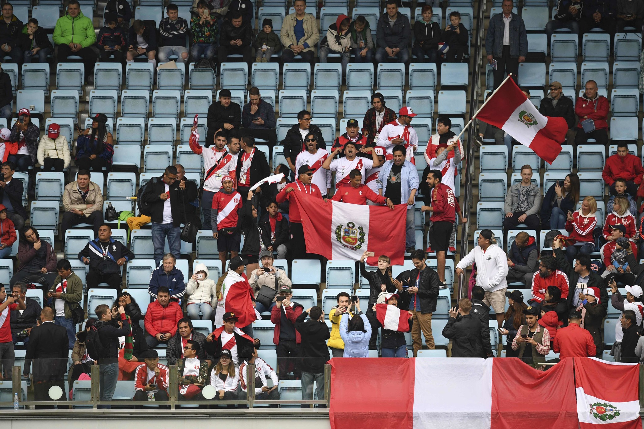 Mundial 2018 Rusia: Cientos de aficionados vibran con el primer ...
