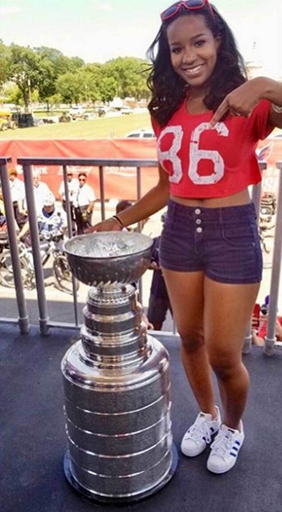 NHL: Brittney aleah, actriz de house of cards, fue... | MARCA.com