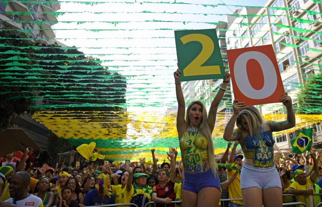 FIFA World Cup 2018: Brazilian fans celebrate their 2-0 victory over ...