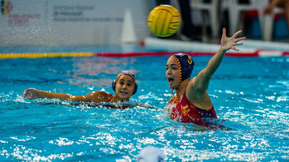 Natación: El waterpolo femenino completa un verano redondo con el oro ...