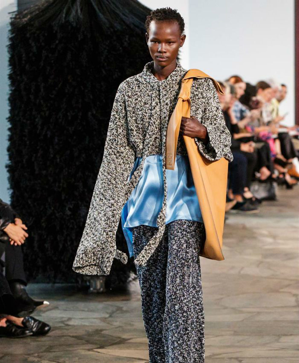 Loewe lanza un canto a una moda individualista en París | Marca.com