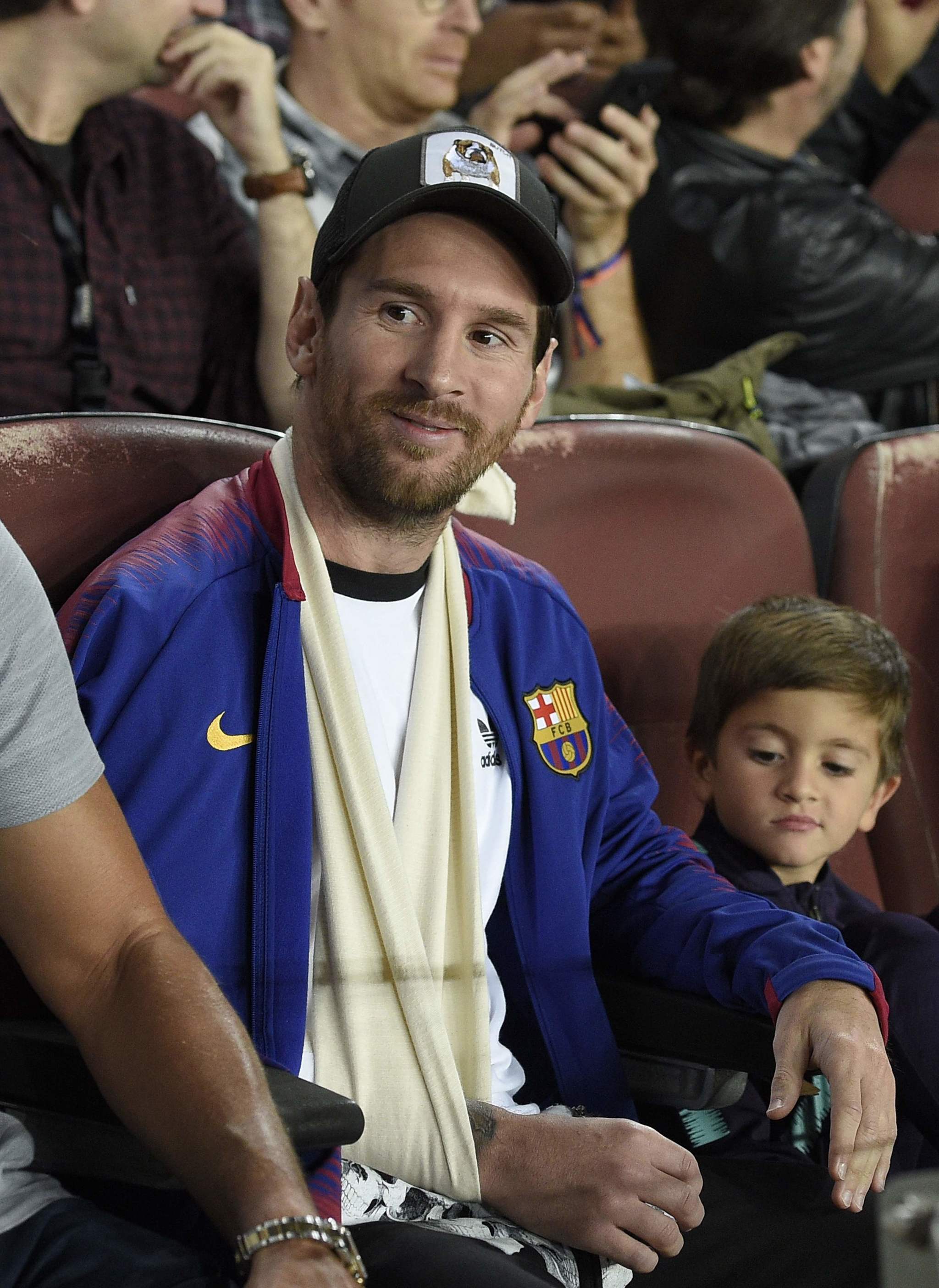 Barcelona vs Inter: The photos of Messi's night in the stands at the ...