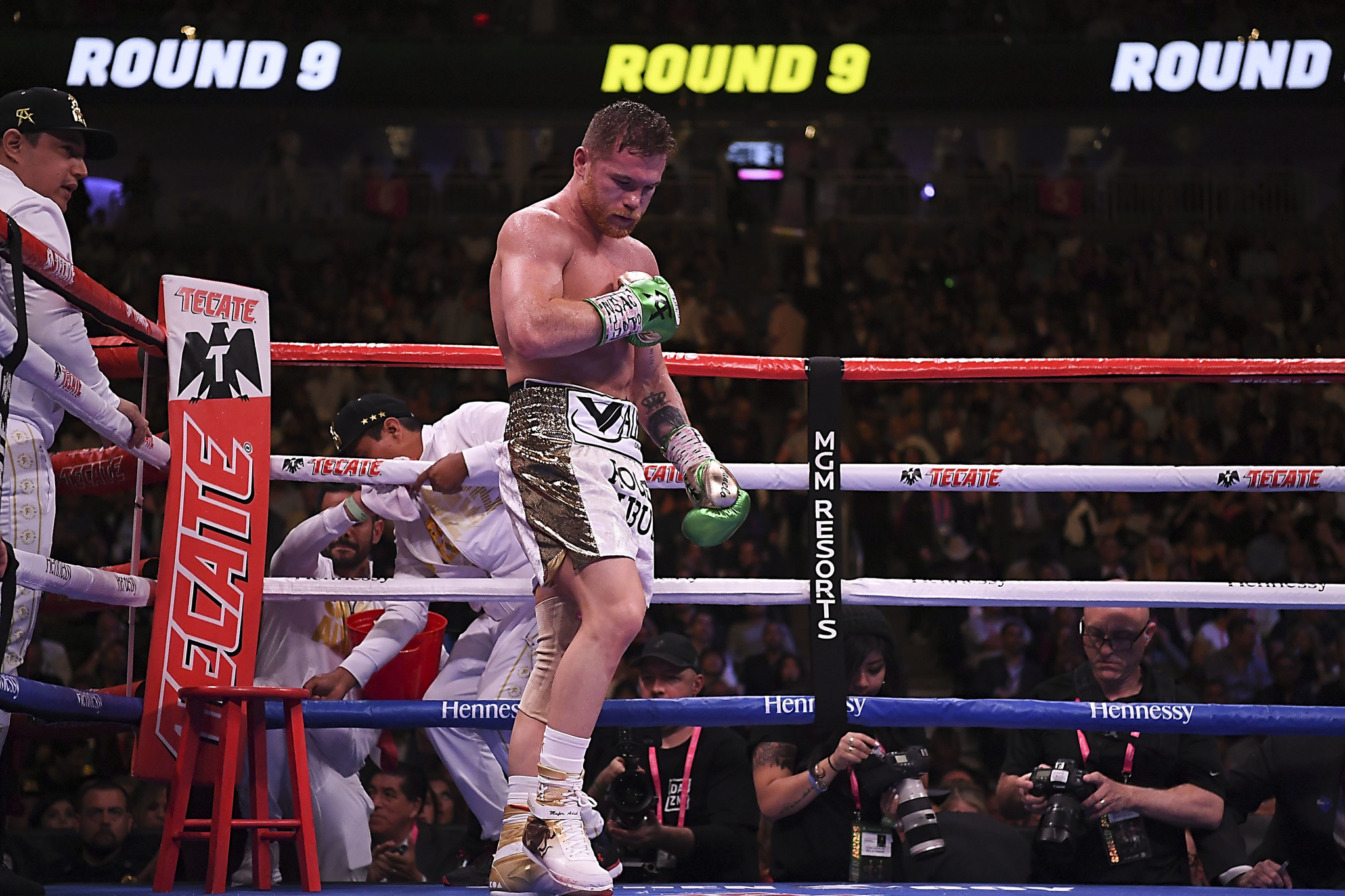 Boxing: The best photos from Canelo's victory over Jacobs in Las Vegas ...