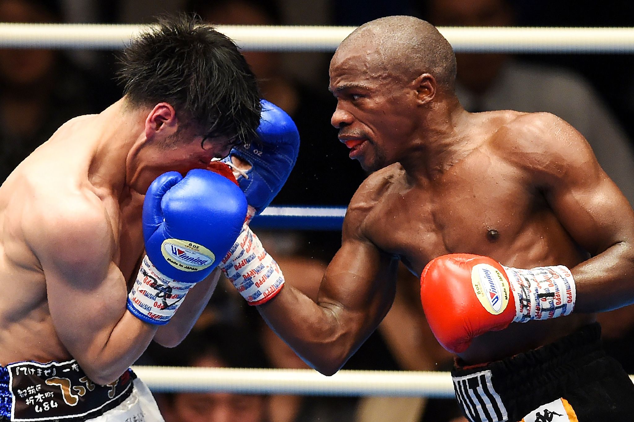 Boxeo: Las imágenes de impacto del triunfo de moruti... | MARCA.com