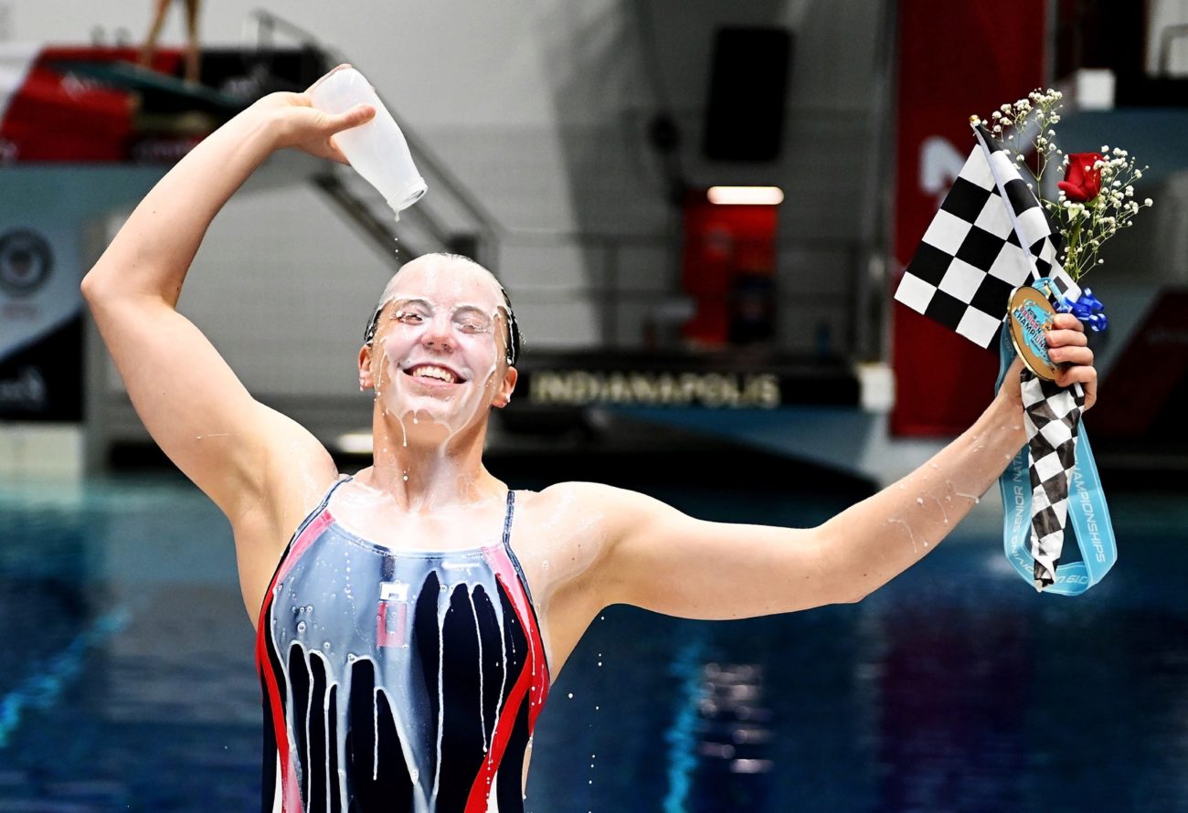 Natación: Amy magana celebró su triunfo derramándose en la... | MARCA.com
