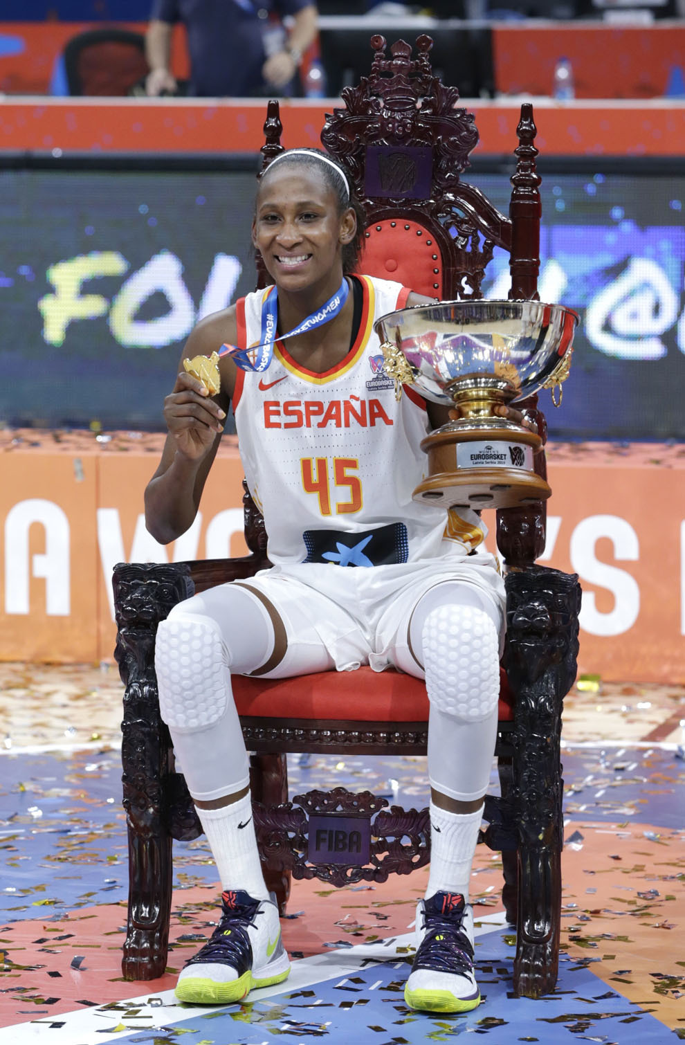 Astou ndour en el trono de mvp | MARCA.com