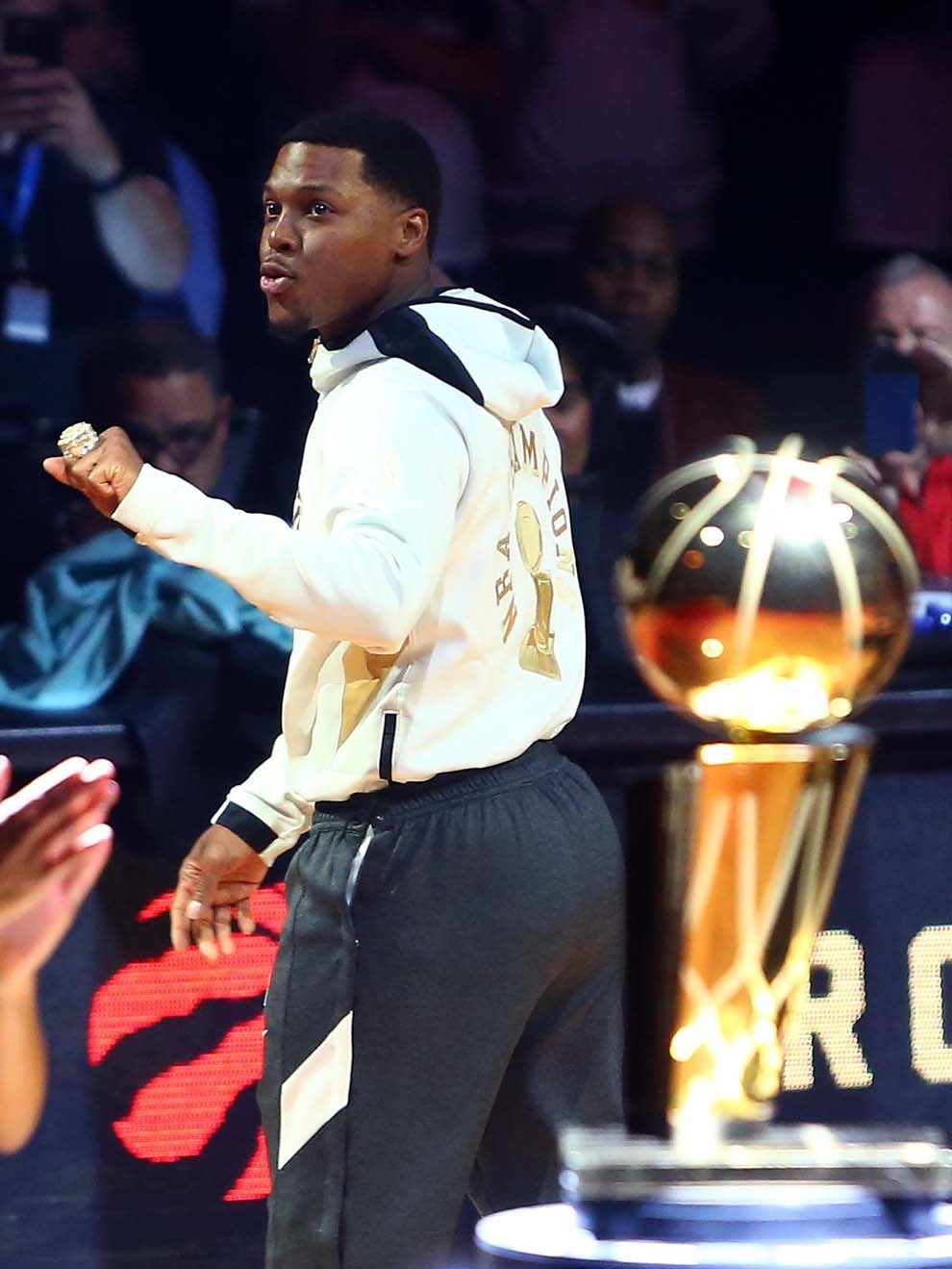 Kyle lowry con el trofeo de campeón | MARCA.com