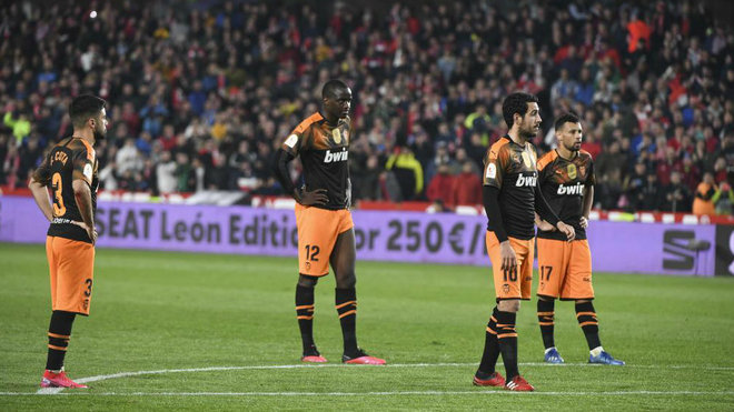 Valencia CF: Al campeón le quedó grande la corona | Marca.com