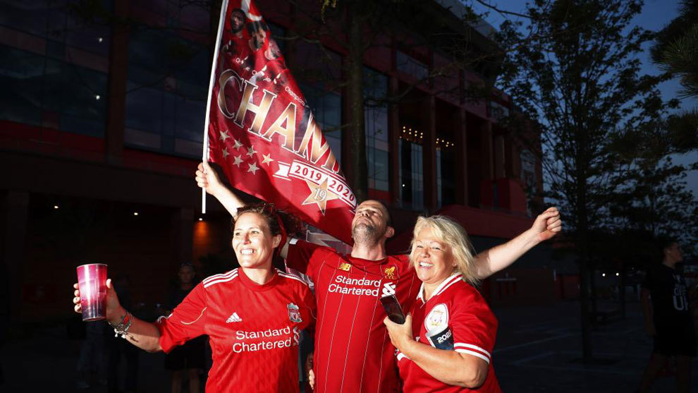 Party on the streets of Liverpool - After being crowned Premier League ...