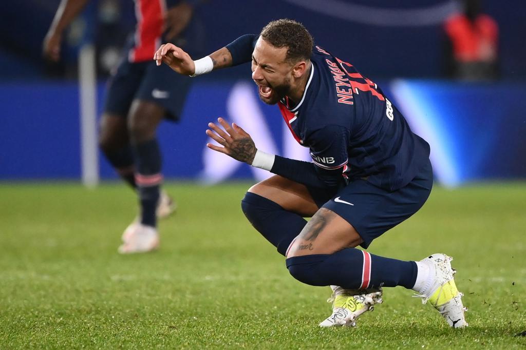 PSG 0-1 Lyon: Neymar screams in pain as he falls to the ground. | MARCA ...