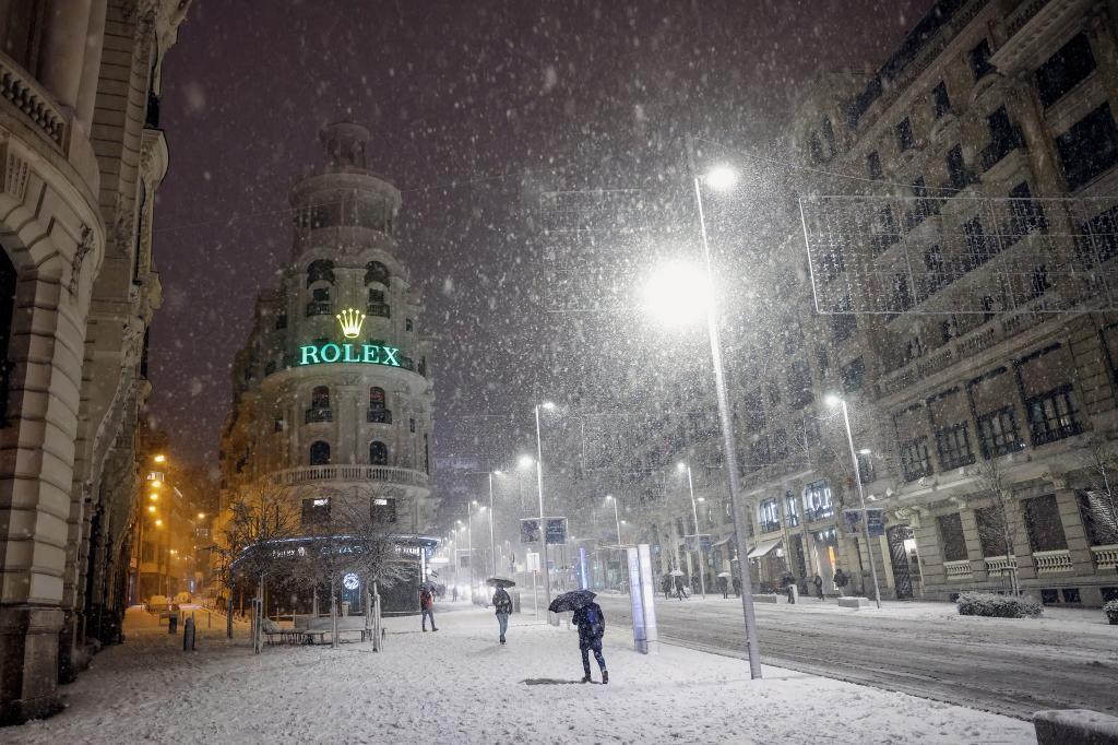 The best and the wildest photos of Storm Filomena's impact on Madrid ...