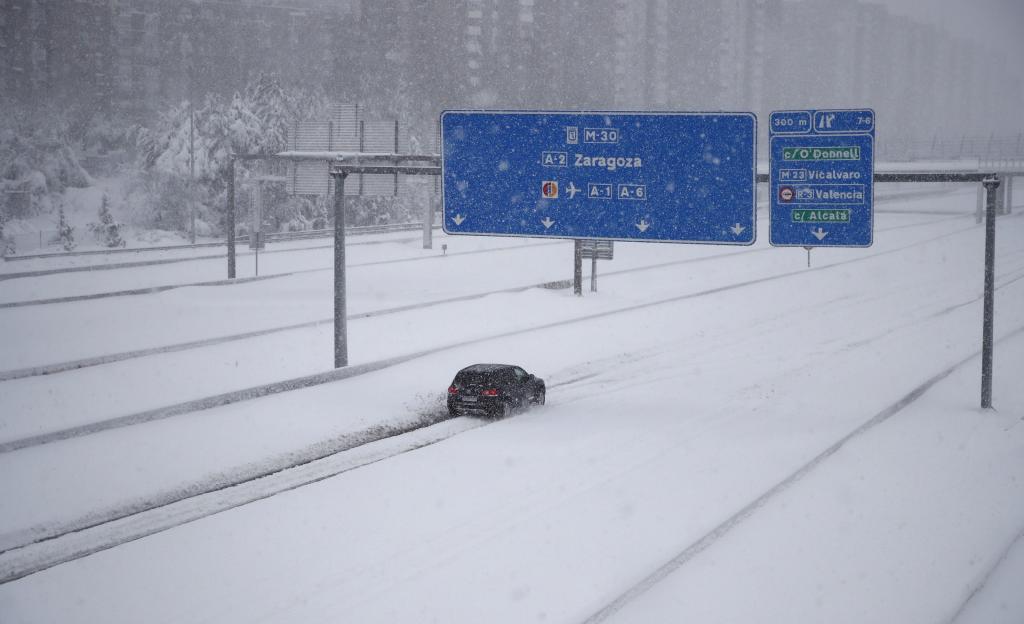 The best and the wildest photos of Storm Filomena's impact on Madrid ...