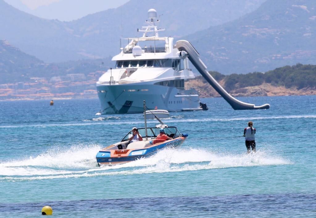 Carlo ancelotti on his holidays with his wife,... | MARCA English