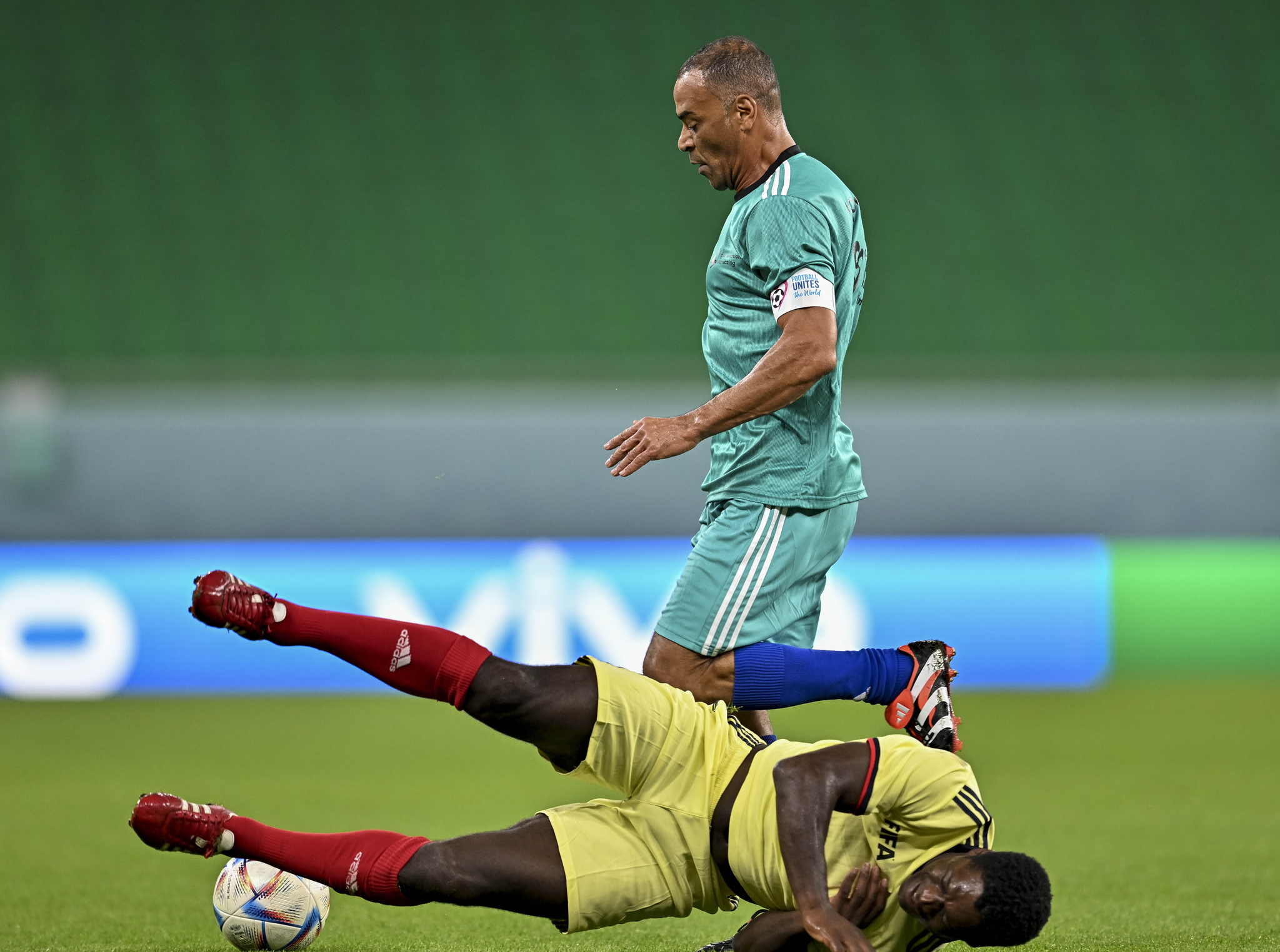Mundial 2022 QatarCafú vs seedorf en el en el partido de leyendas ...