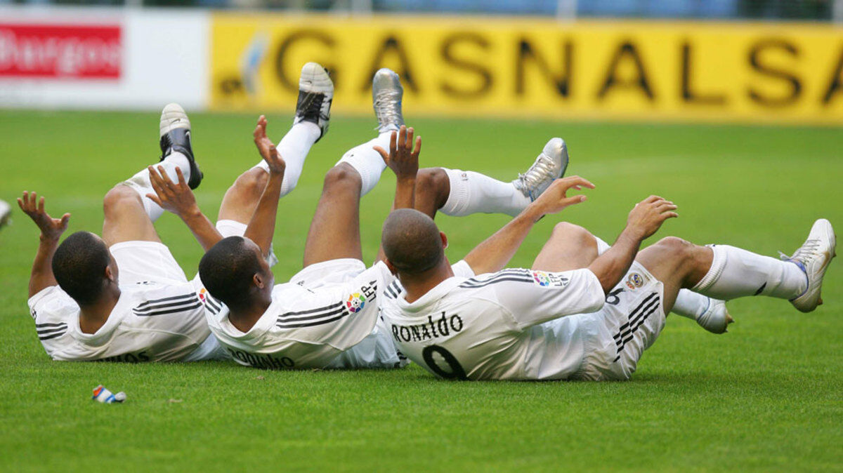 Roberto carlos, robinho and ronaldo celebrate by... | MARCA English