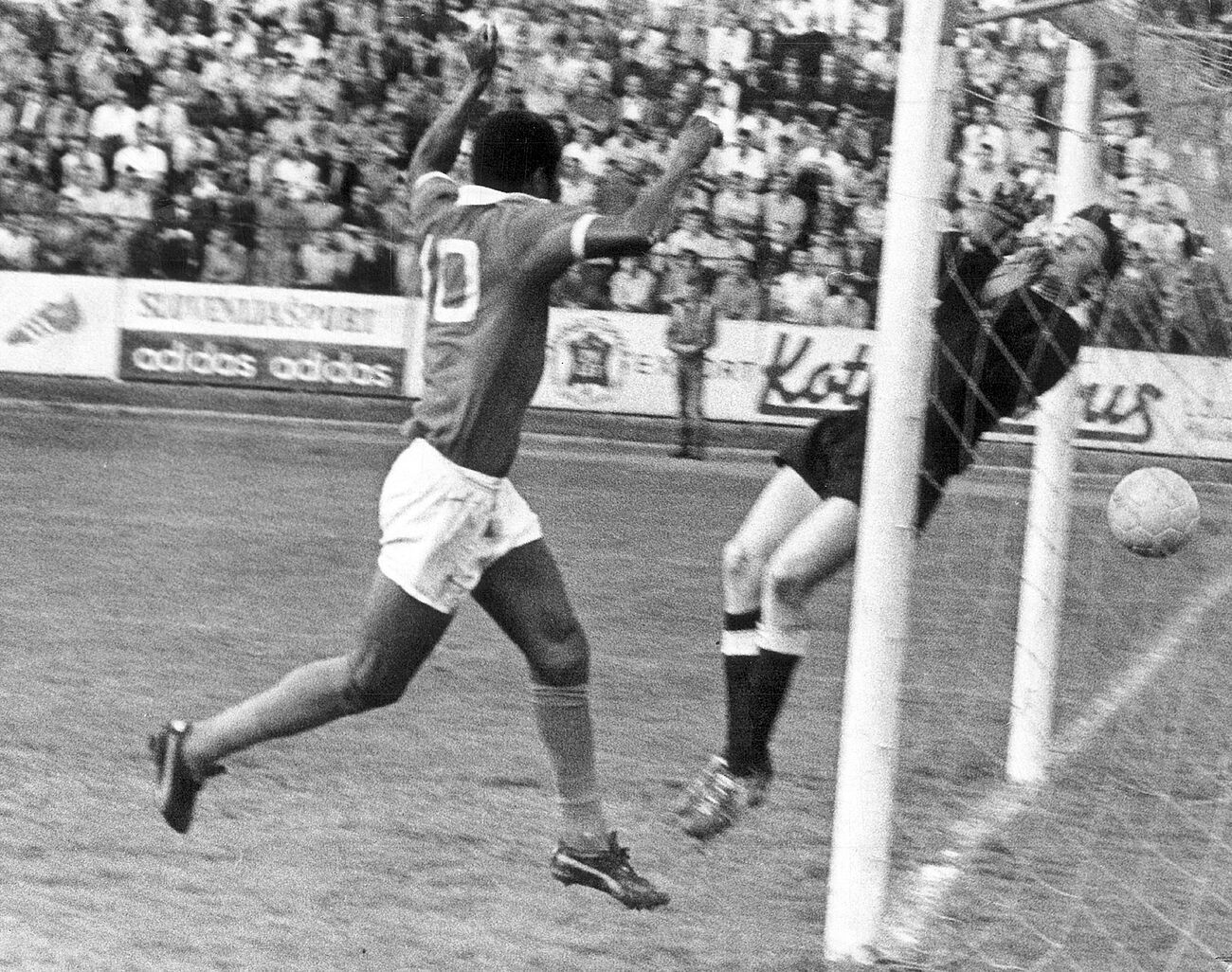 Eusebio Benfica 638 Goals Marca English