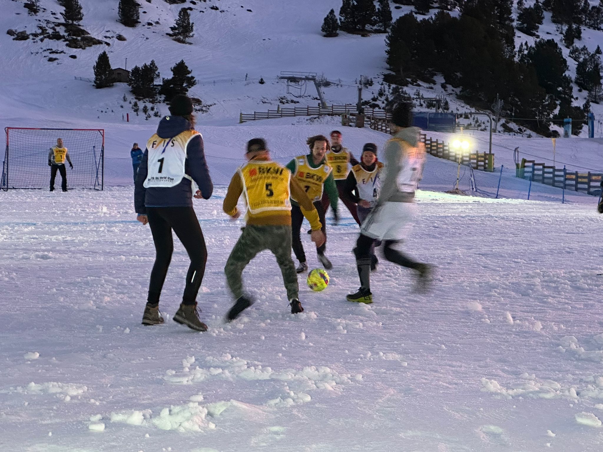 Un Mundialito a 2.200 metros y sobre nieve | Marca