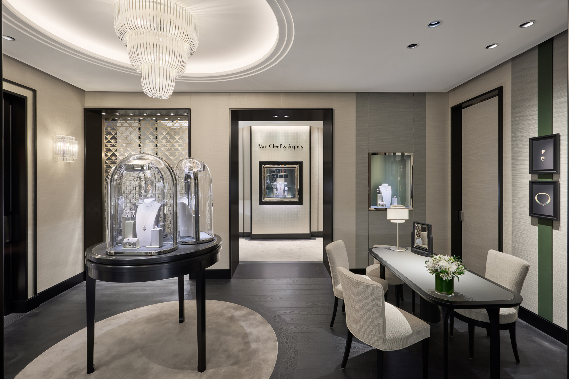 Van Cleef & Arpels abre su primera boutique en Barcelona | Marca