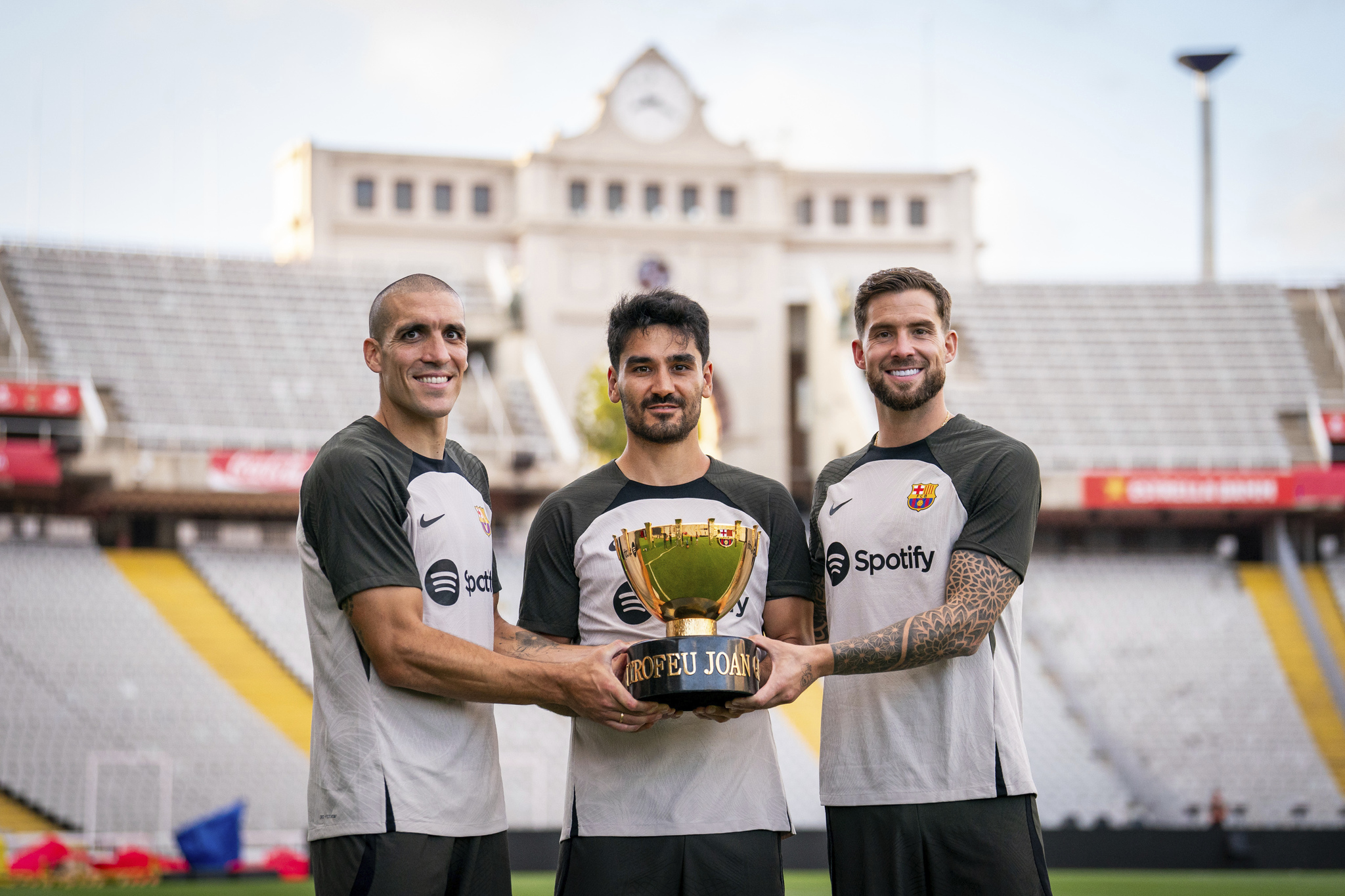 FC Barcelona: Máxima eficacia en el mercado Barça: mejor plantilla y 44 ...