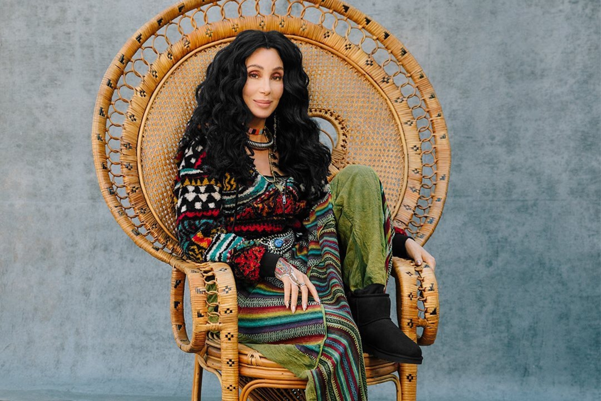 La nuera de Cher la demanda por contratar a cuatro hombres para ...