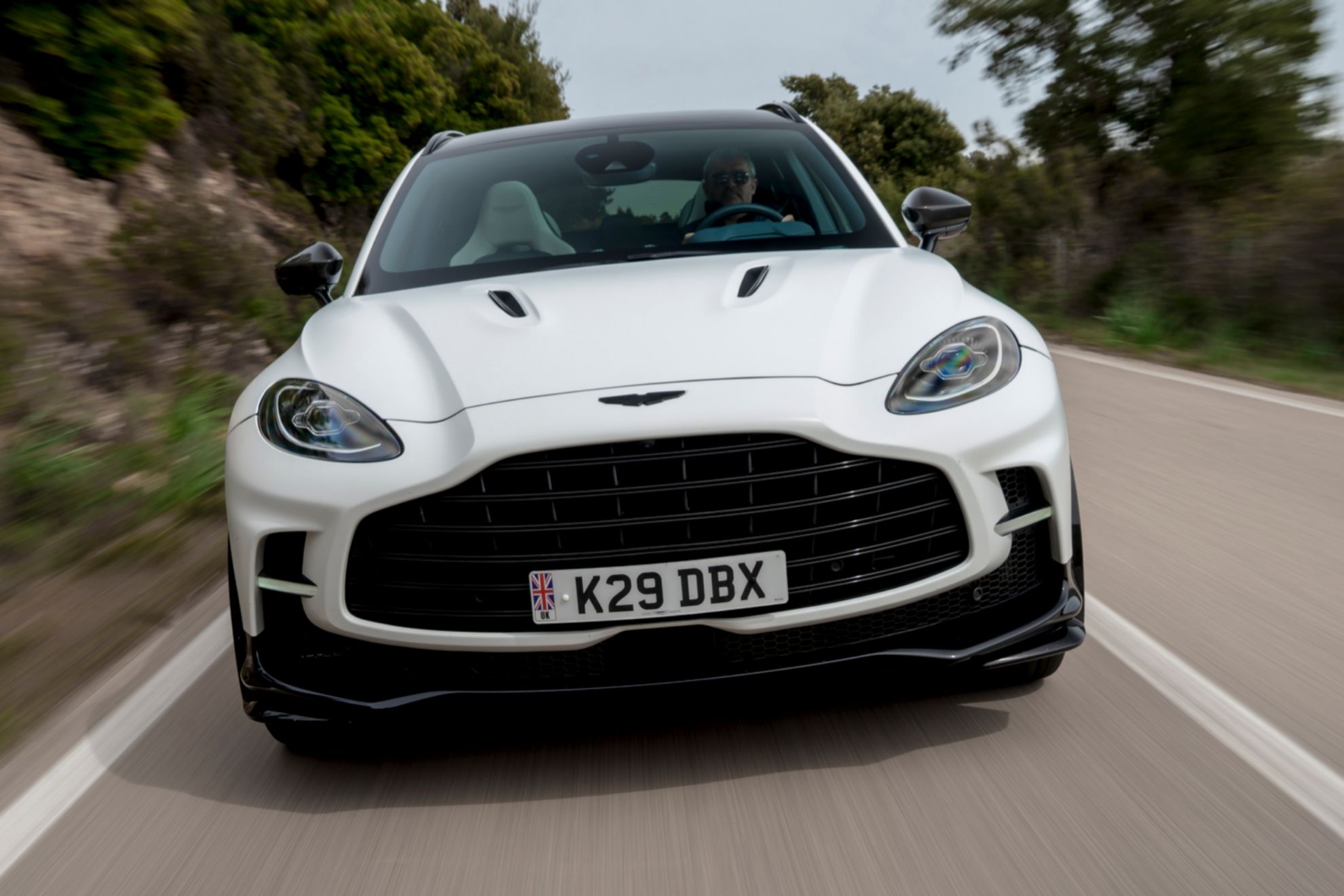 As es el Aston Martin ms deportivo… y es un SUV!! | AlaVozdeYA