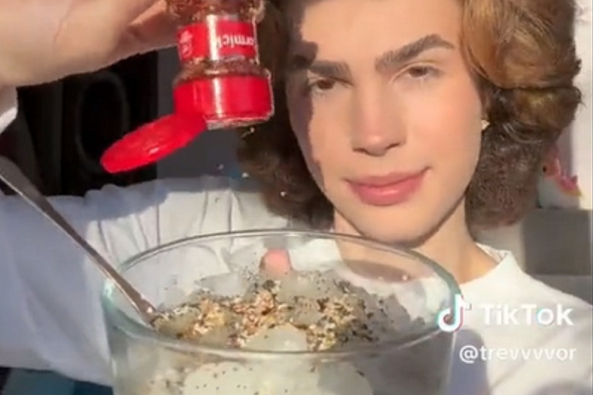 Un tiktoker comparte su desayuno bajo en calorías favorito...¡Hielo con ...