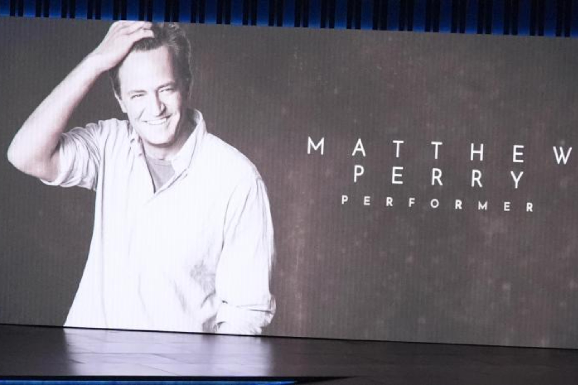 El emotivo homenaje a Matthew Perry en los Emmys con la sintonía de ...