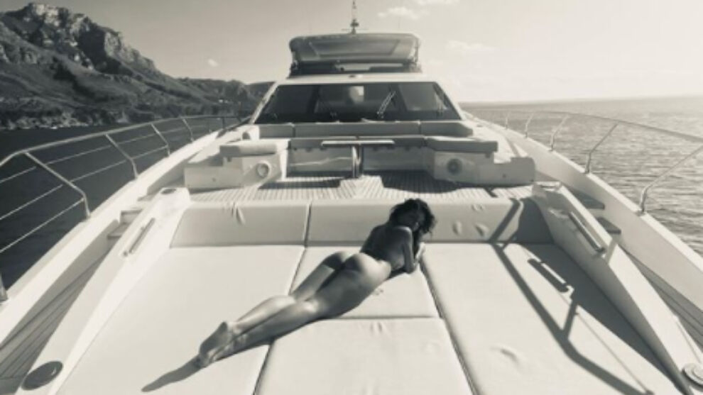Georgina Rodríguez, a "stranded mermaid" who shows off her backside ...
