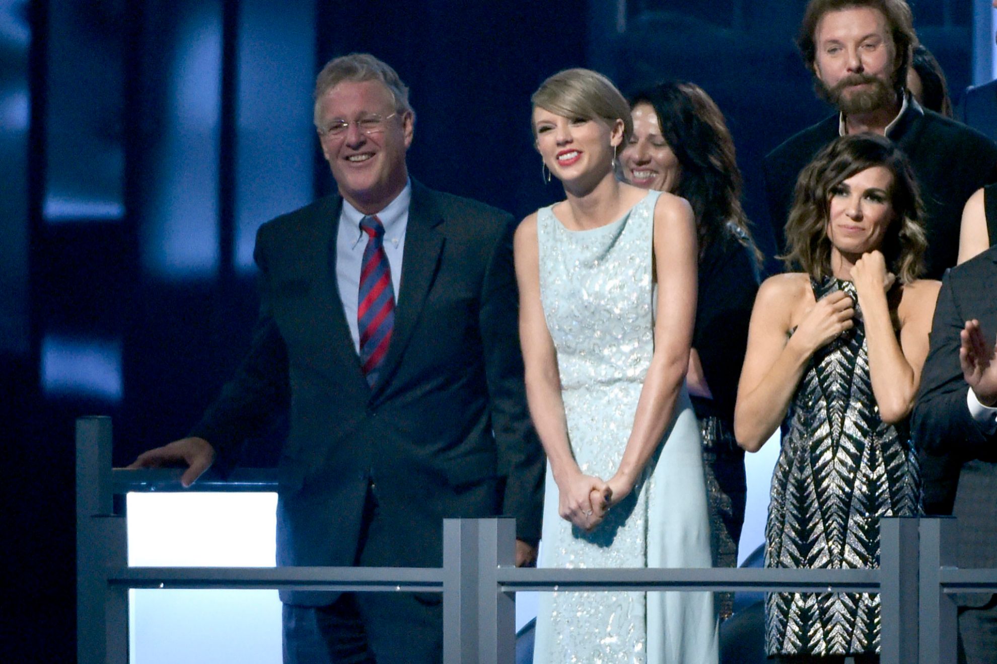 Taylor Swift's camp respond amid allegations that her father assaulted ...