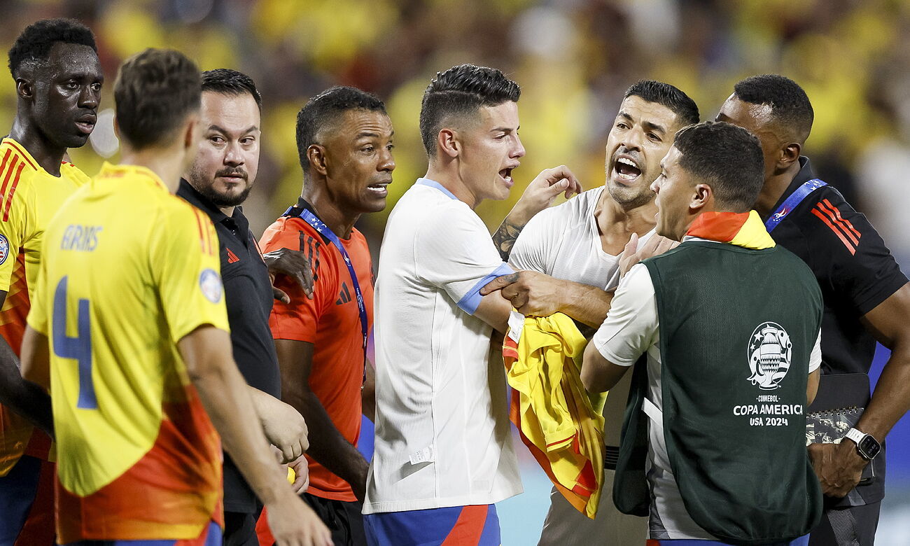 The brutal images of the fight between Uruguay players and Colombia ...