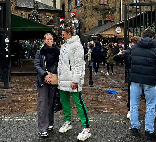 Alice Bellandi y su celebración más pasional con su novia tras ganar el ...