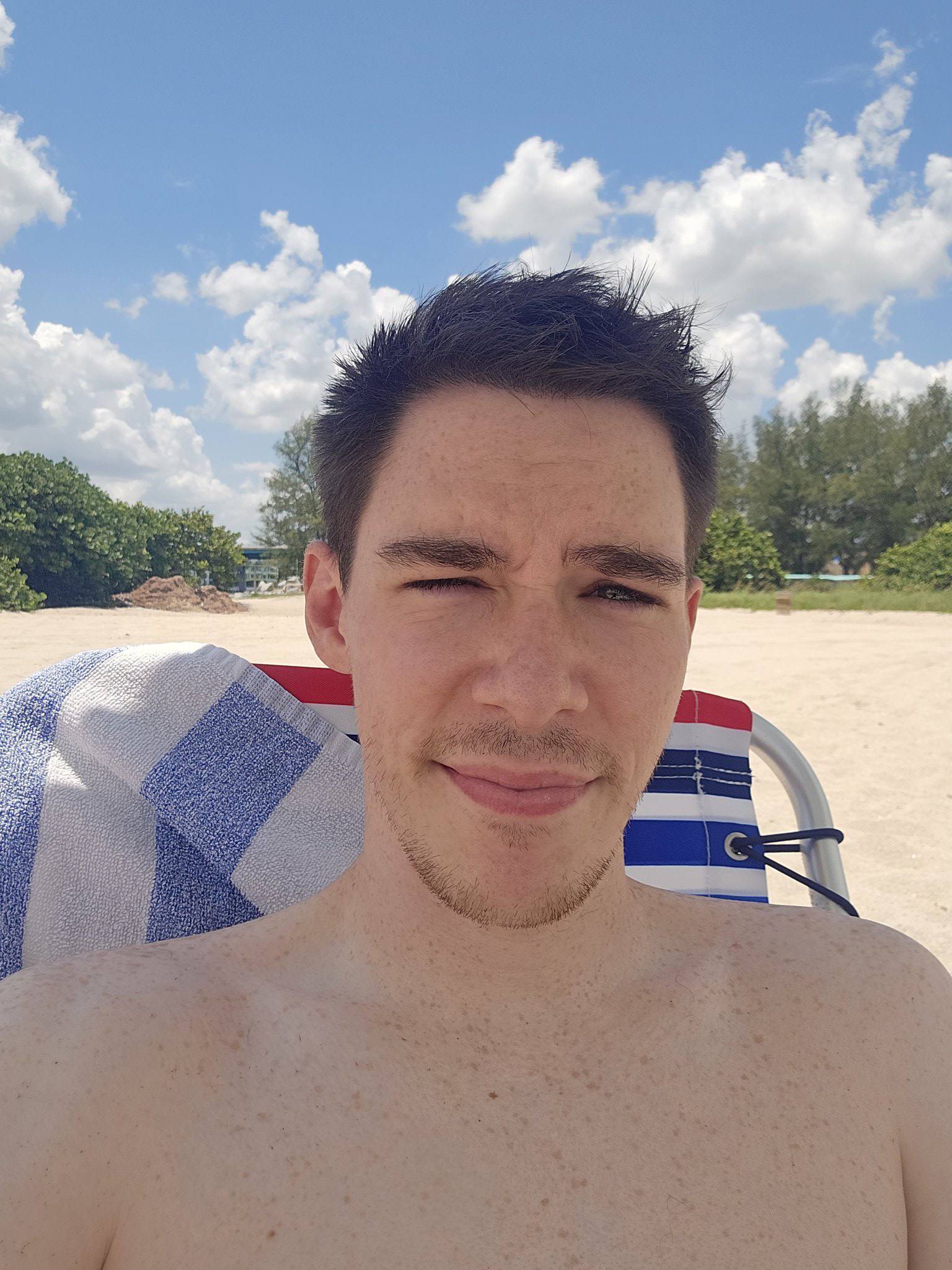 Folagor, con el Pokémon en la cabeza hasta en una playa de Miami - Foto ...