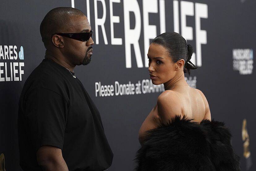 Bianca Censori and the legal consequences of her 'dress' at the Grammys ...