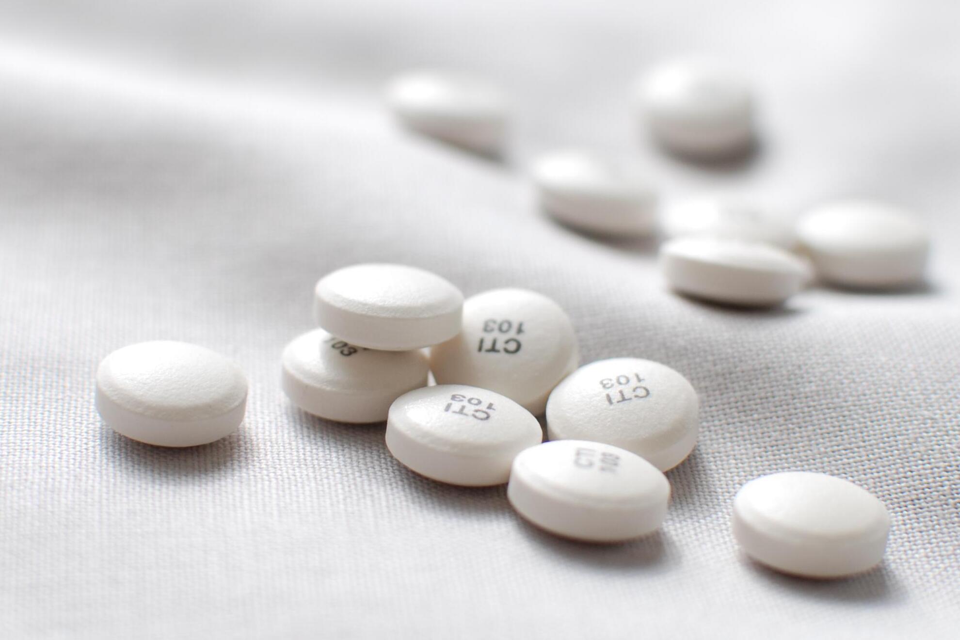 Los trucos para poder tomar pastillas sin atragantarte, según un experto