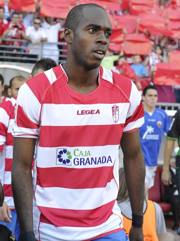 Allan Nyom seguirá en el Granada una temporada más - MARCA.com