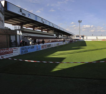 El Mirandés deberá desmontar parte de la tribuna norte de Anduva ...