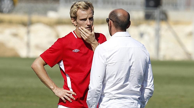 Cumbre por la renovación de Rakitic con el Sevilla este jueves - MARCA.com
