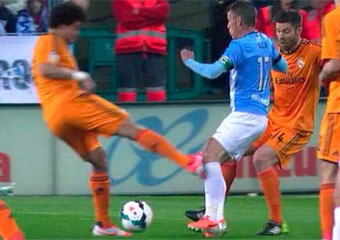 Pepe should have seen red for his horror tackle on Dude - MARCA.com ...